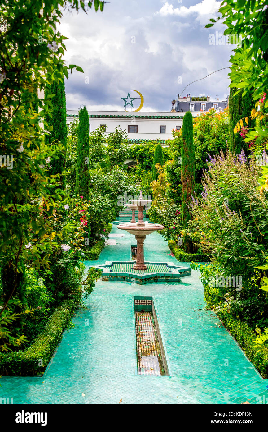 Central mosque paris hi-res stock photography and images - Alamy