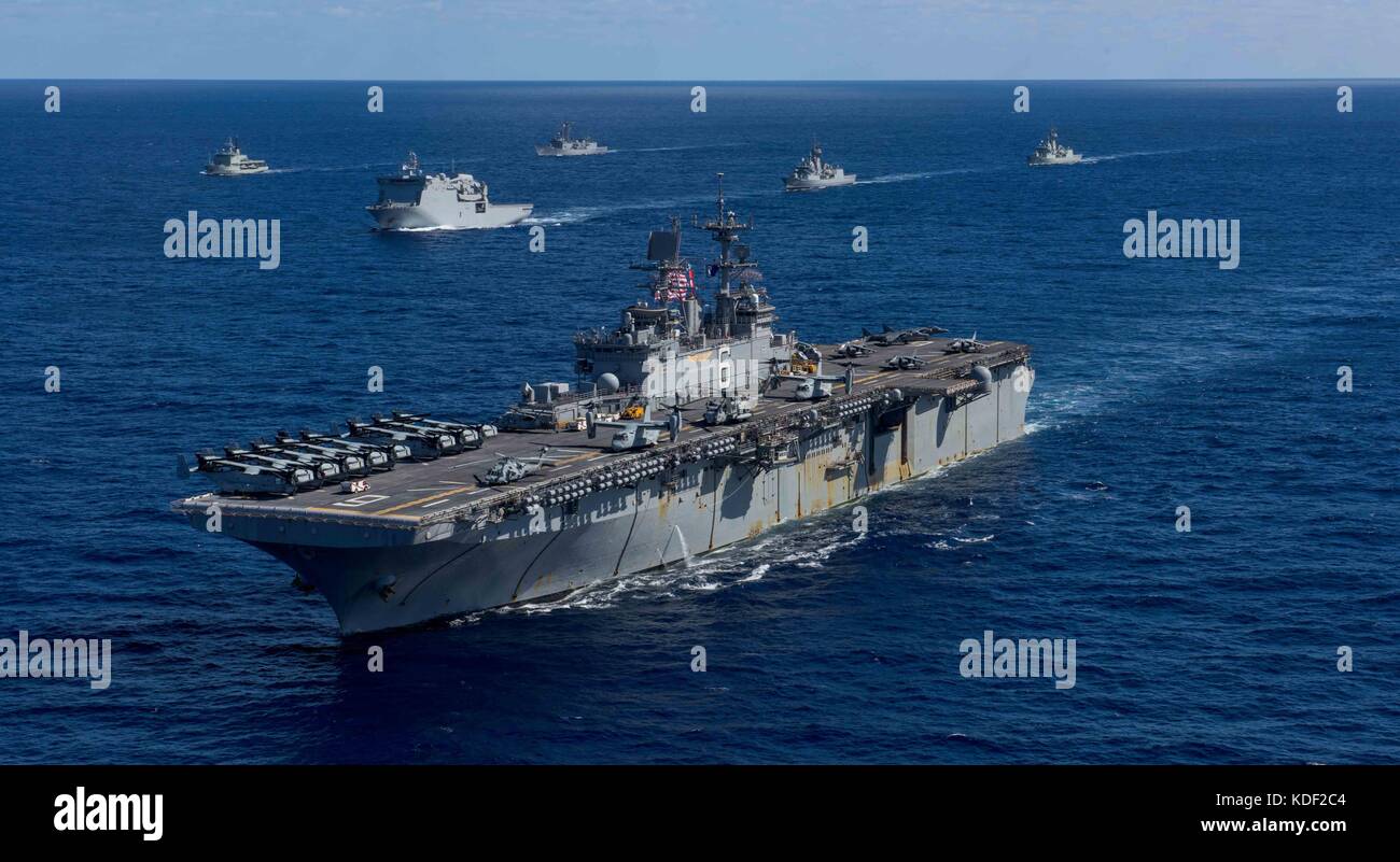 The U.S. Navy Wasp-class amphibious assault ship USS Bonhomme Richard ...