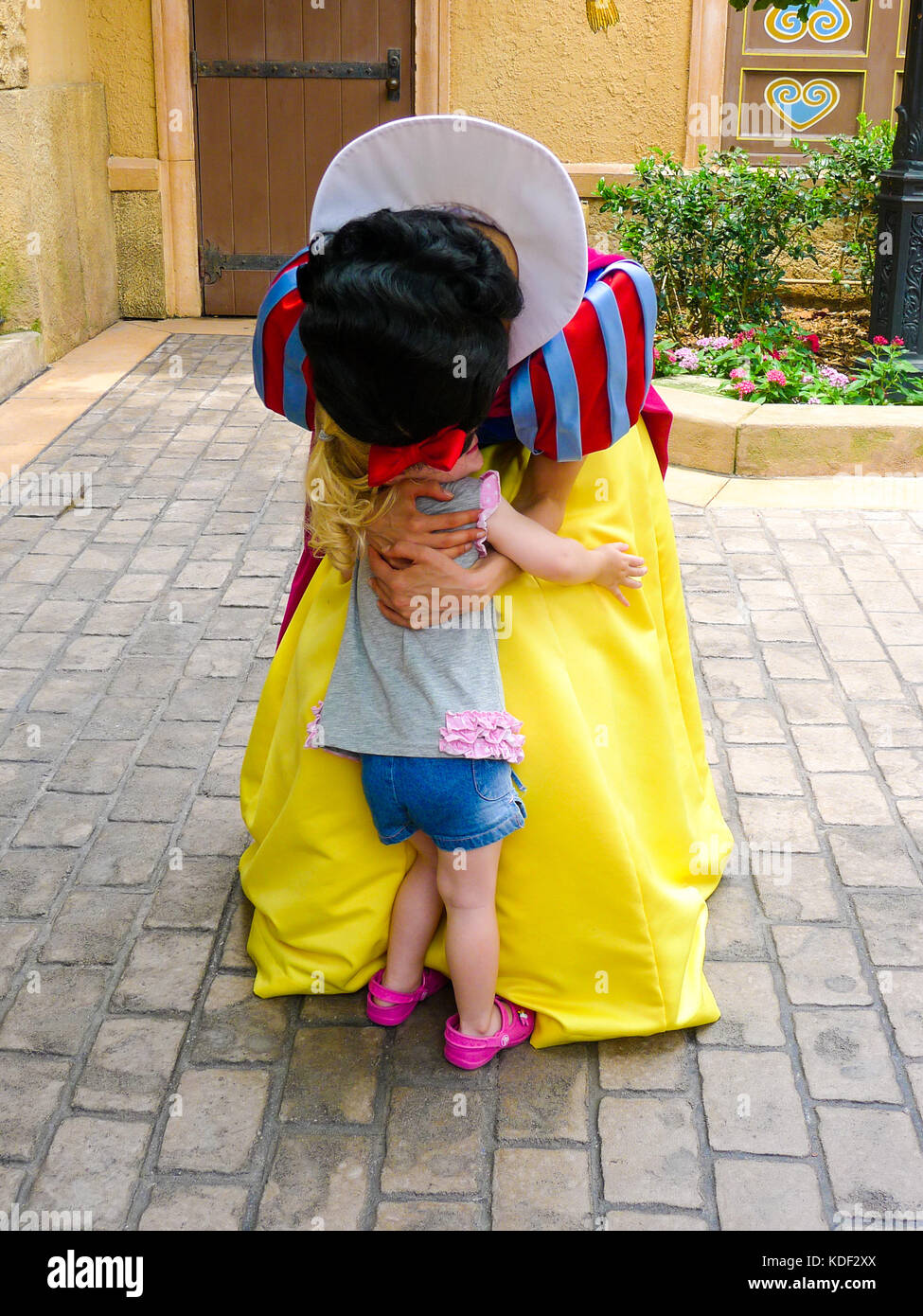 Children meeting Snow White, in Epcot, Disney World, Florida USA, snow ...