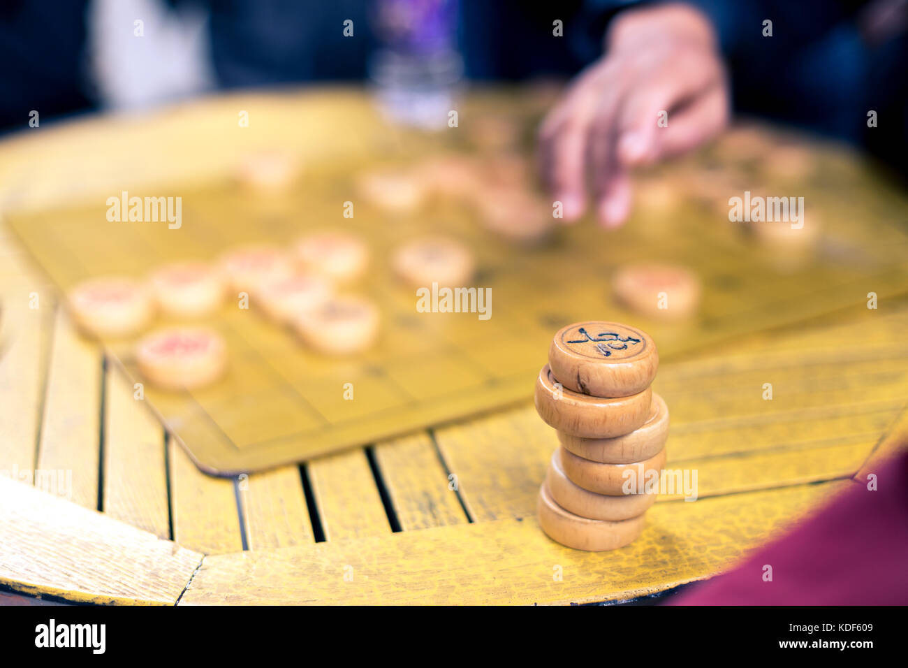 Old man playing chinese chess hi-res stock photography and images - Alamy