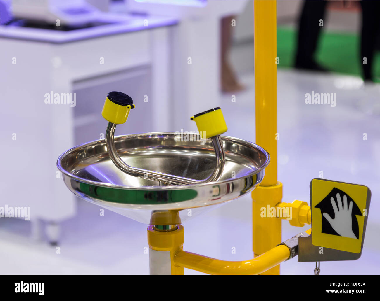 Emergency eye wash station hi-res stock photography and images - Alamy