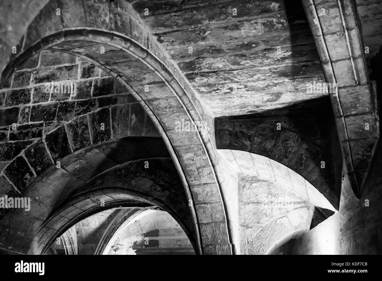 Bucket arch hi-res stock photography and images - Alamy