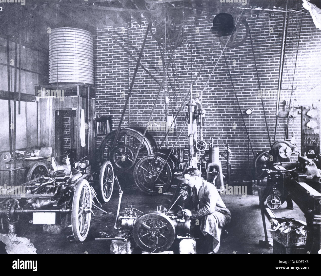 Early 1900s car repair hi-res stock photography and images - Alamy