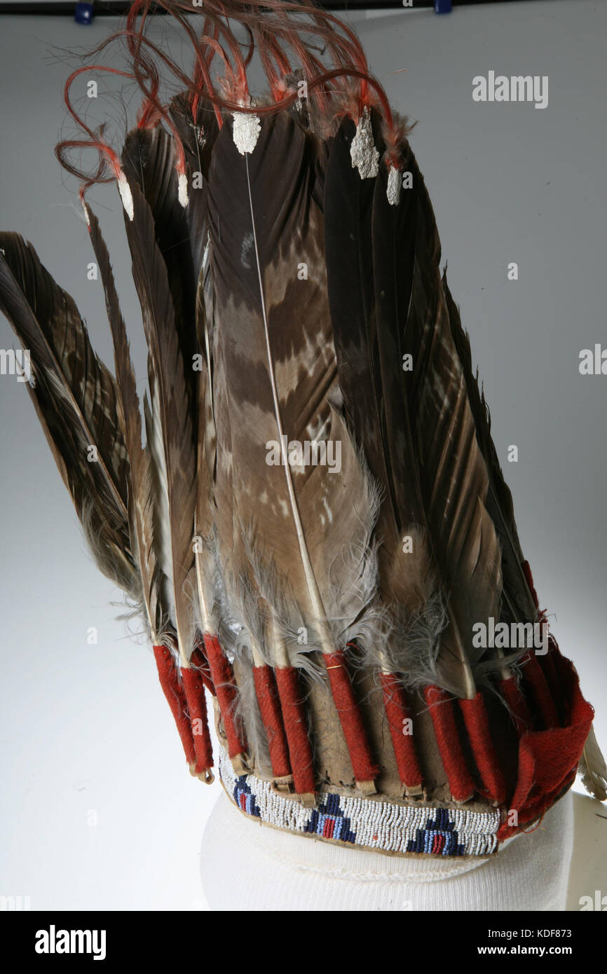 Native American Eagle Feather War Bonnet Stock Photo - Alamy