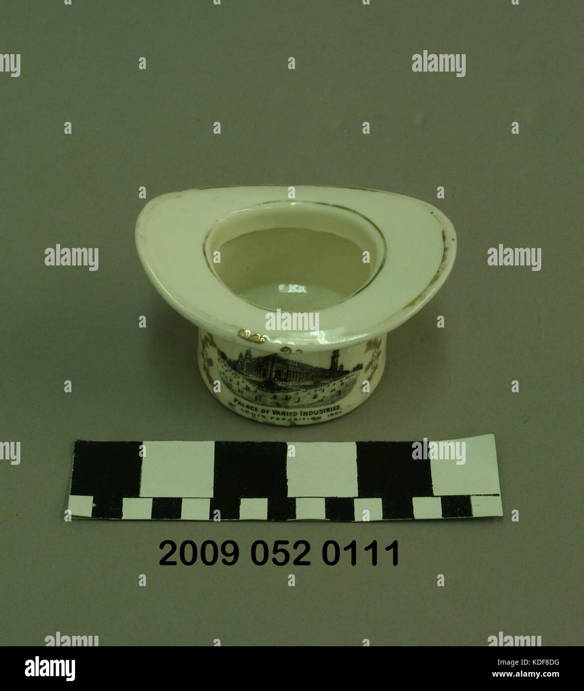 Large White Ceramic Top Hat With Black Transfer Image of the Palace of ...