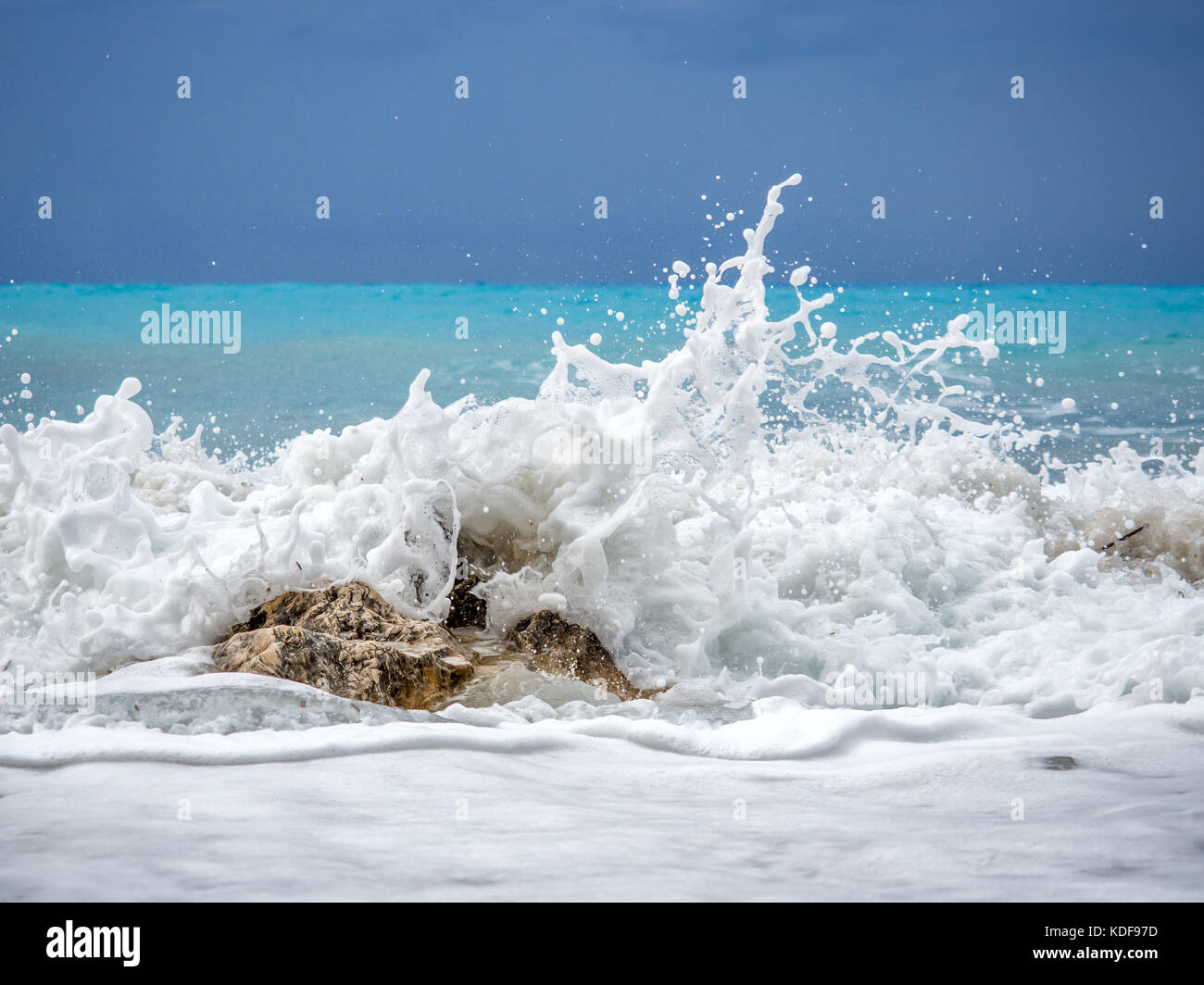 Blue wave in tropical ocean. Wave barrel crashing and clear water Stock ...