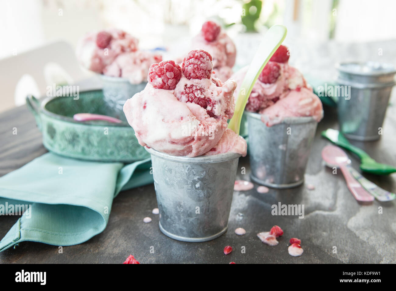 Rapberry ice cream hi-res stock photography and images - Alamy