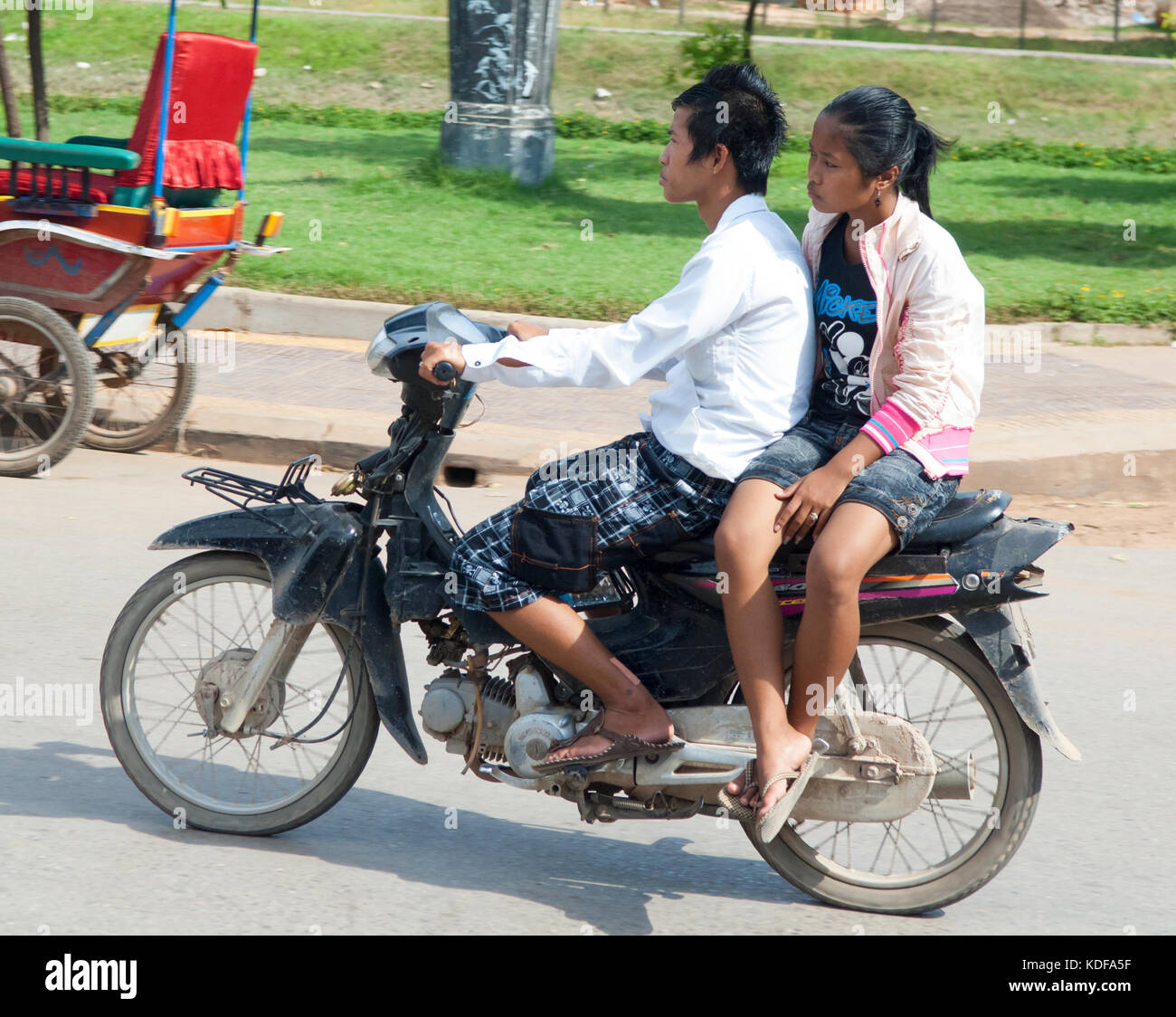 Overloading hi-res stock photography and images - Alamy