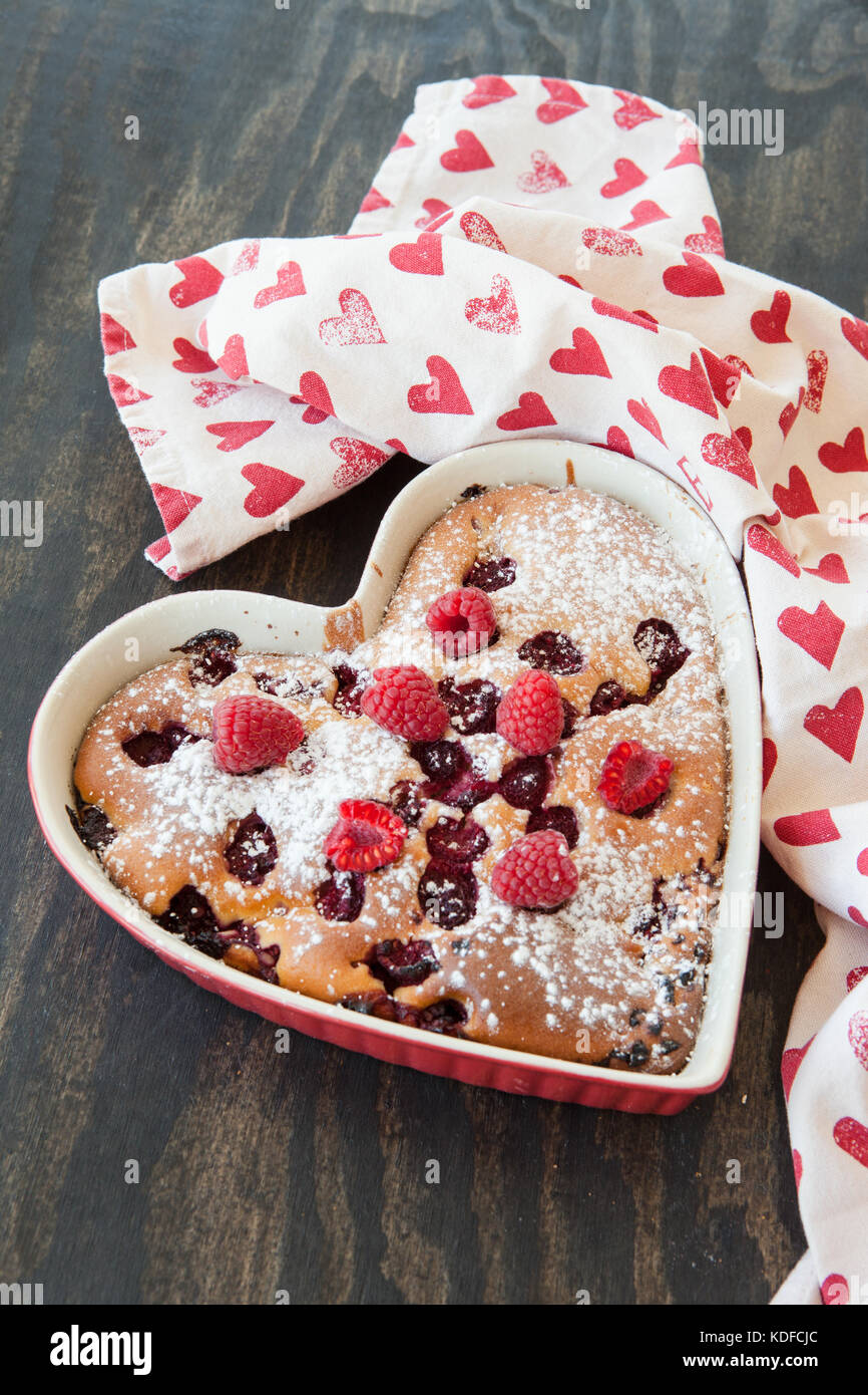 Rspberry cake hi-res stock photography and images - Alamy