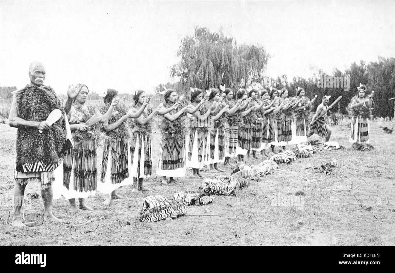 Maori poi Black and White Stock Photos & Images - Alamy