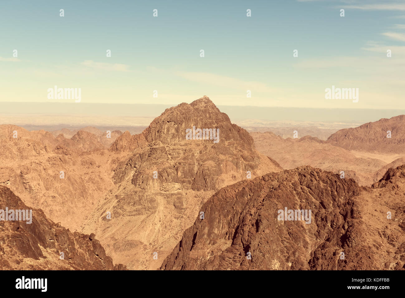 Gold arid desert landscape Sinai, Egypt Stock Photo - Alamy