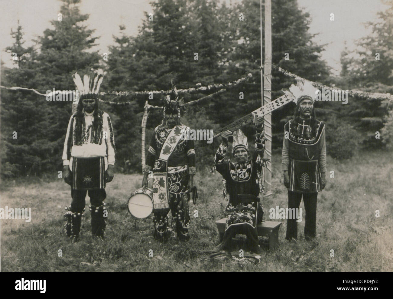 Peace pipe native hi-res stock photography and images - Alamy