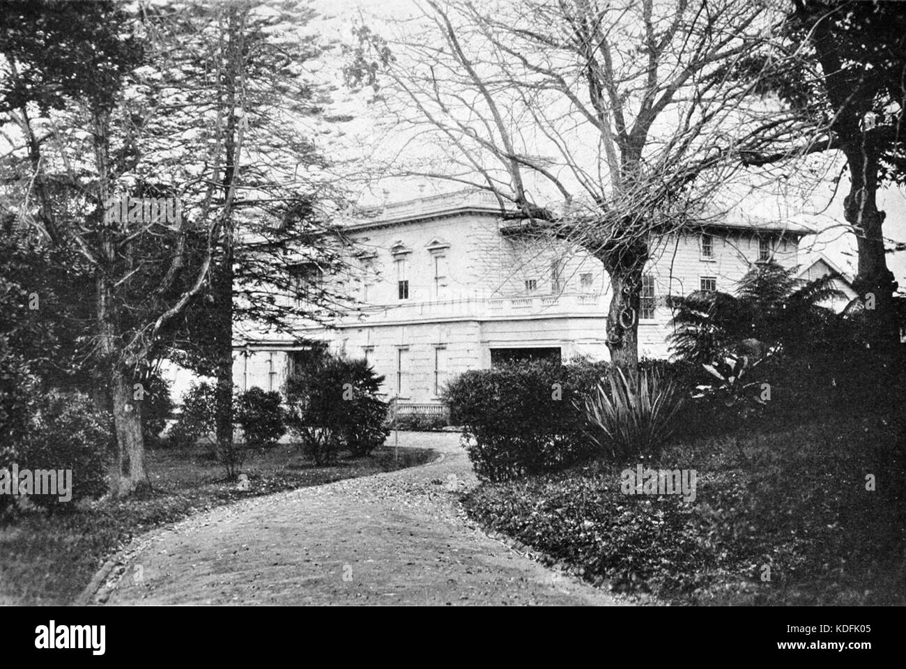 This image showcases the New Zealand Government House in Auckland ...