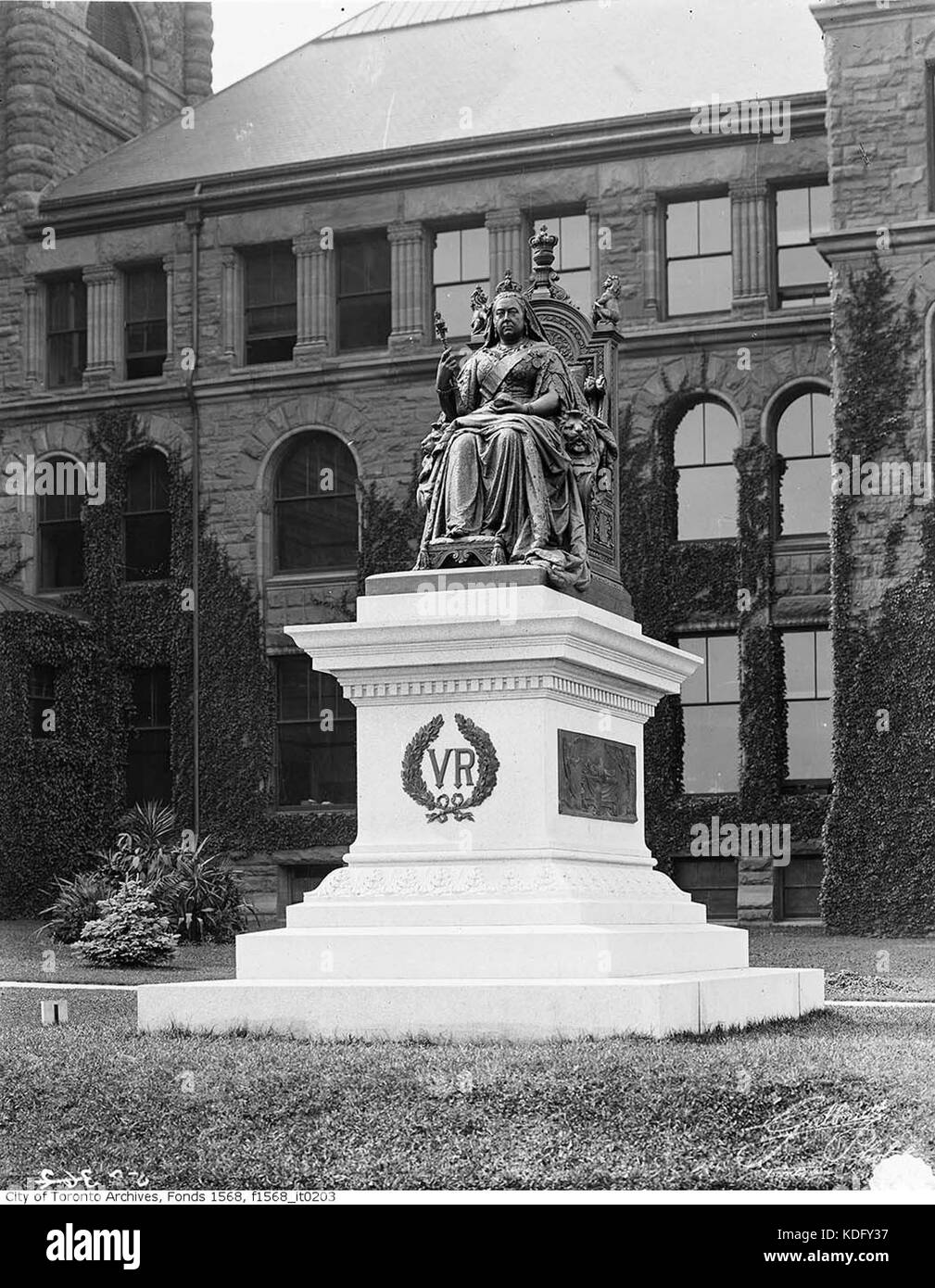 Queen visit to canada Black and White Stock Photos & Images - Alamy