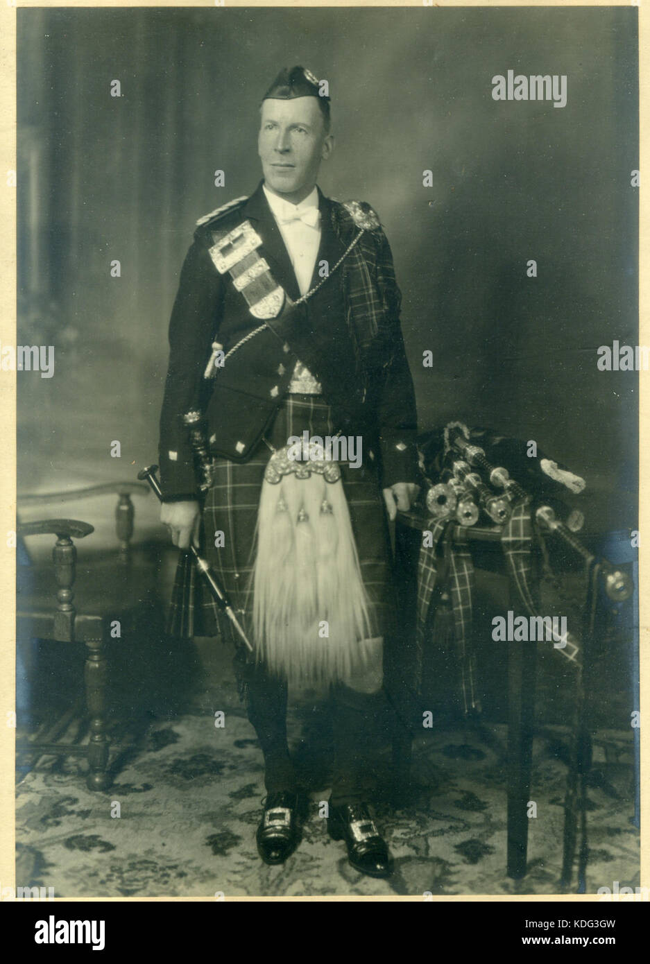 Pipe Major John Grant c. 1911 in full regalia Stock Photo - Alamy