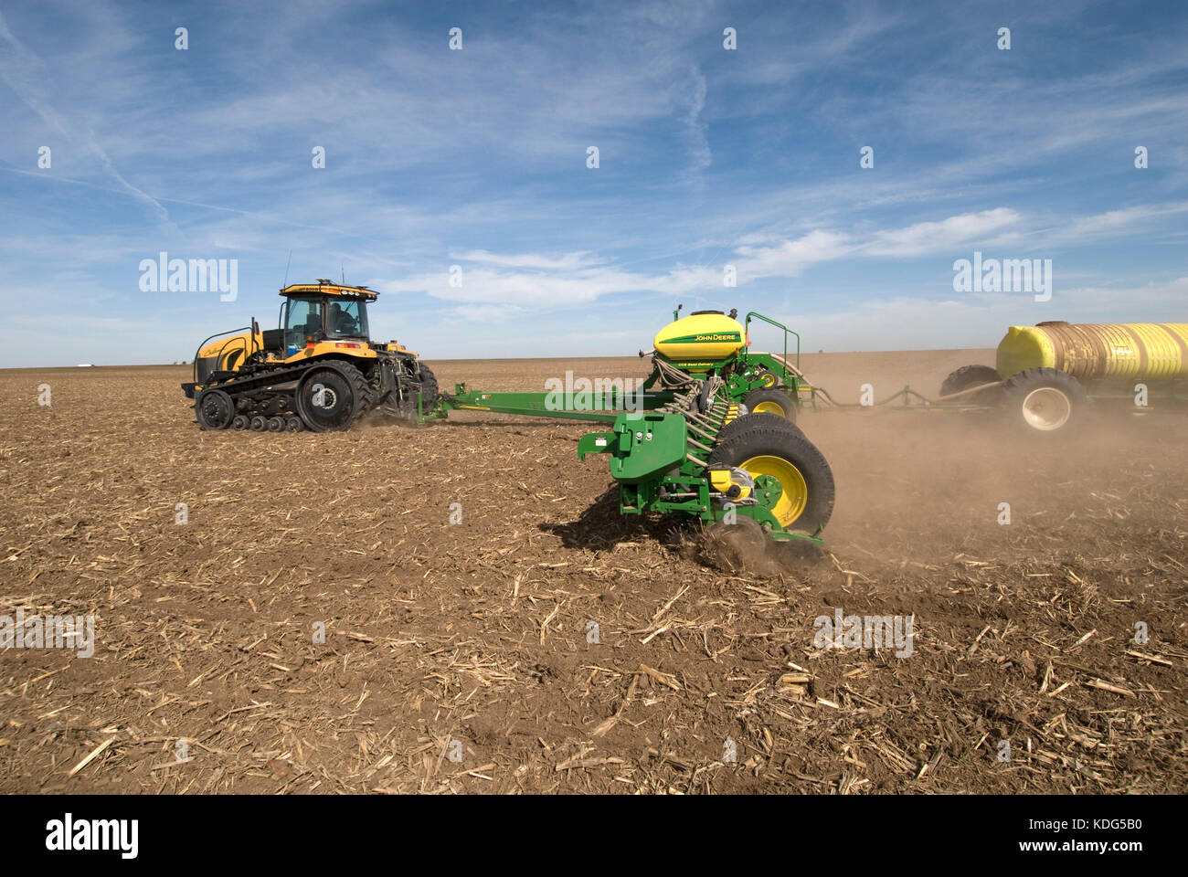 24 row planter hi-res stock photography and images - Alamy