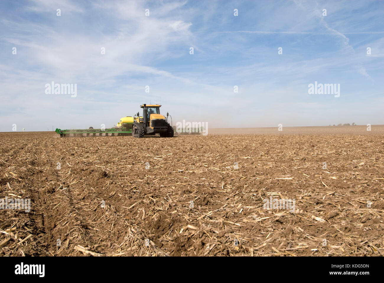 24 row planter hi-res stock photography and images - Alamy