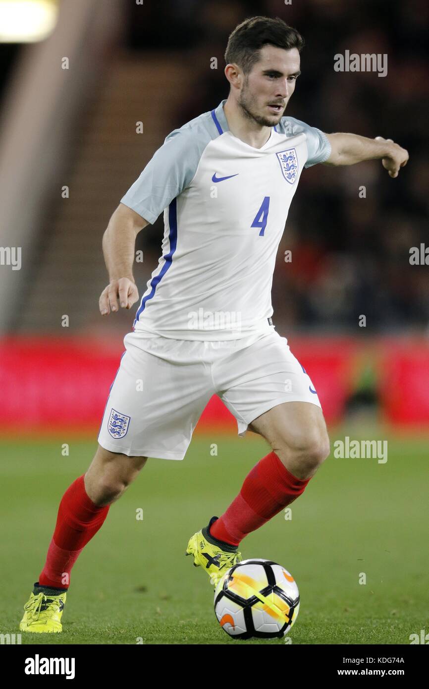 LEWIS COOK ENGLAND U21 & BOURNEMOUTH 2017 Stock Photo - Alamy