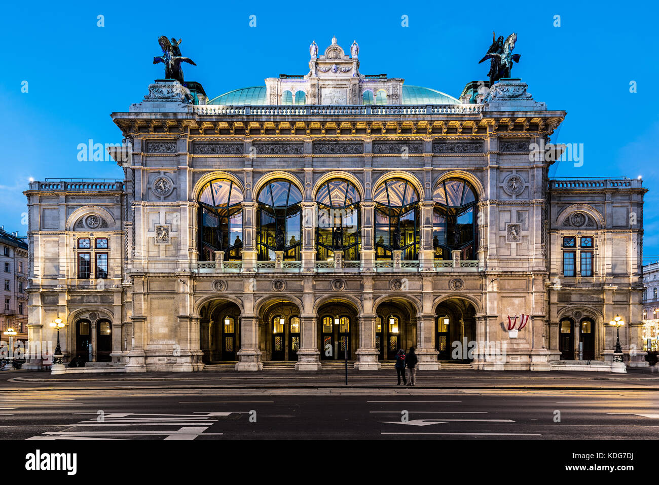 Wien opera building facade at early night Stock Photo - Alamy