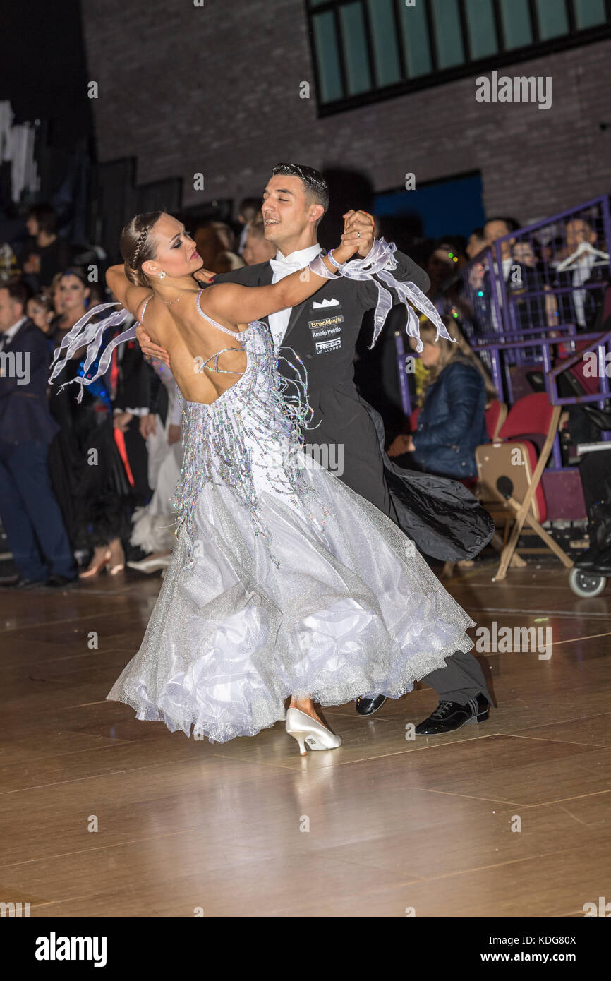 Ballroom dancer hi-res stock photography and images - Alamy