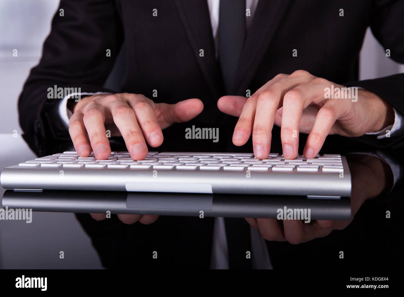Human hand typing hi-res stock photography and images - Alamy