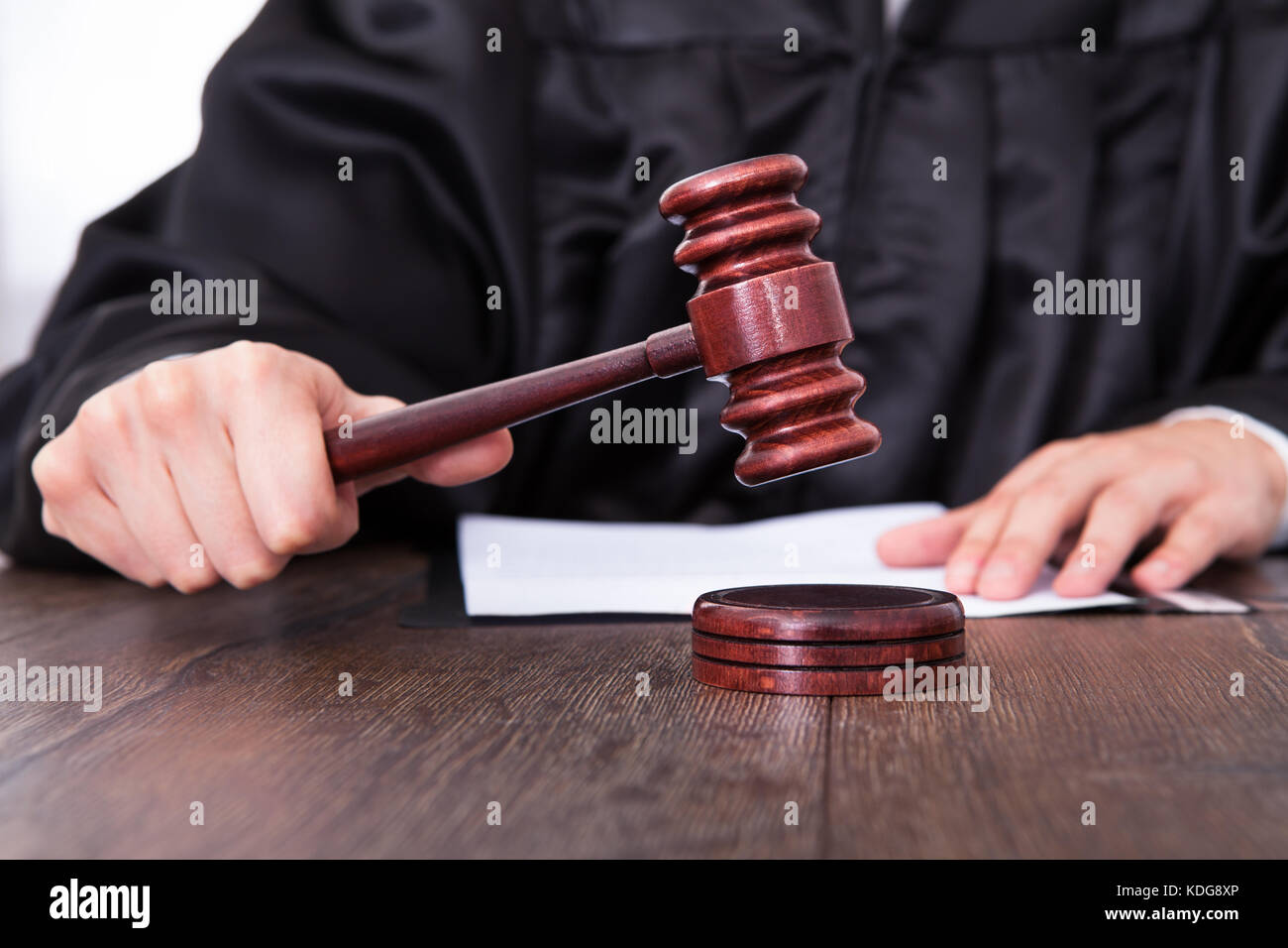 Close-up Of A Judge Hitting Mallet At Desk Stock Photo - Alamy