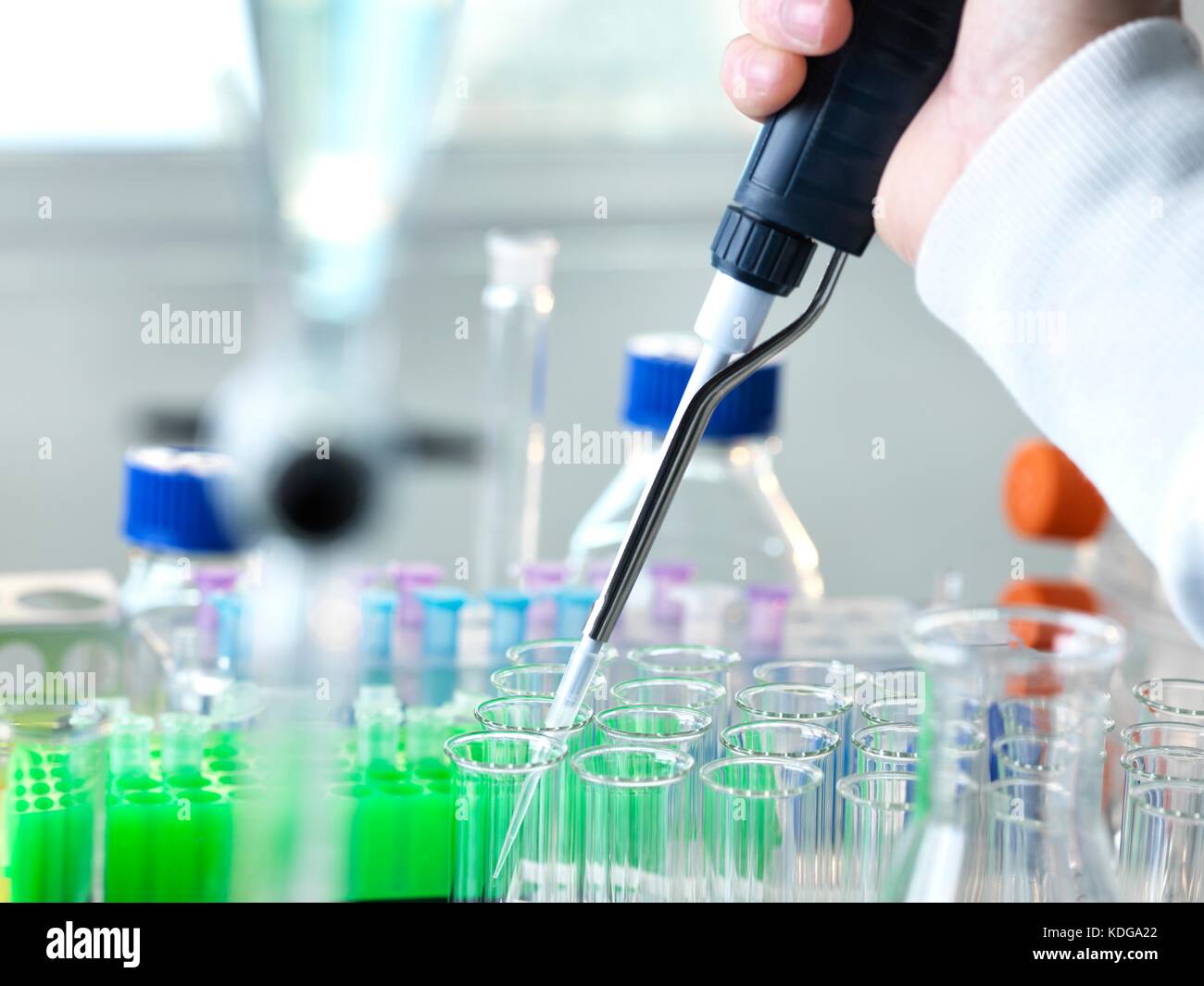 Analytical Laboratory Stock Photos & Analytical Laboratory Stock Images ...