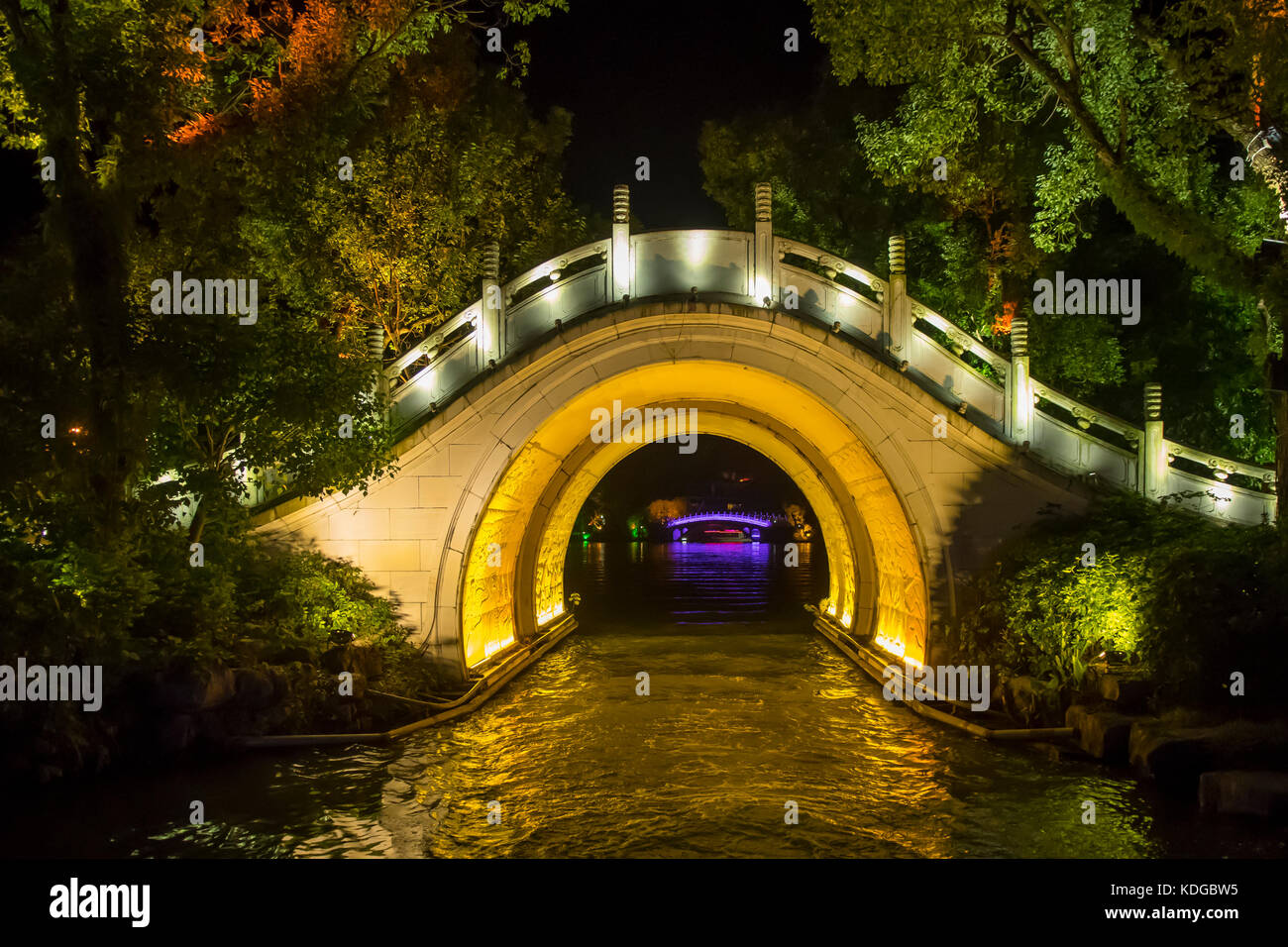 White Marble Bridge on Rong Lake, Guilin, Guangxi, China Stock Photo ...