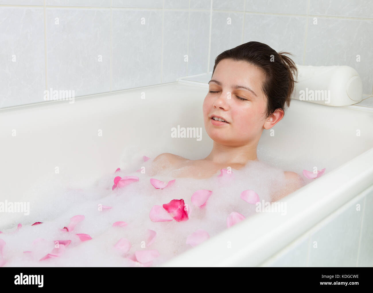 Girl bathtub relax hi-res stock photography and images - Alamy