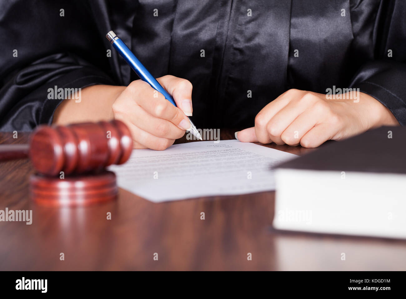 Female judge holding gavel hi-res stock photography and images - Alamy