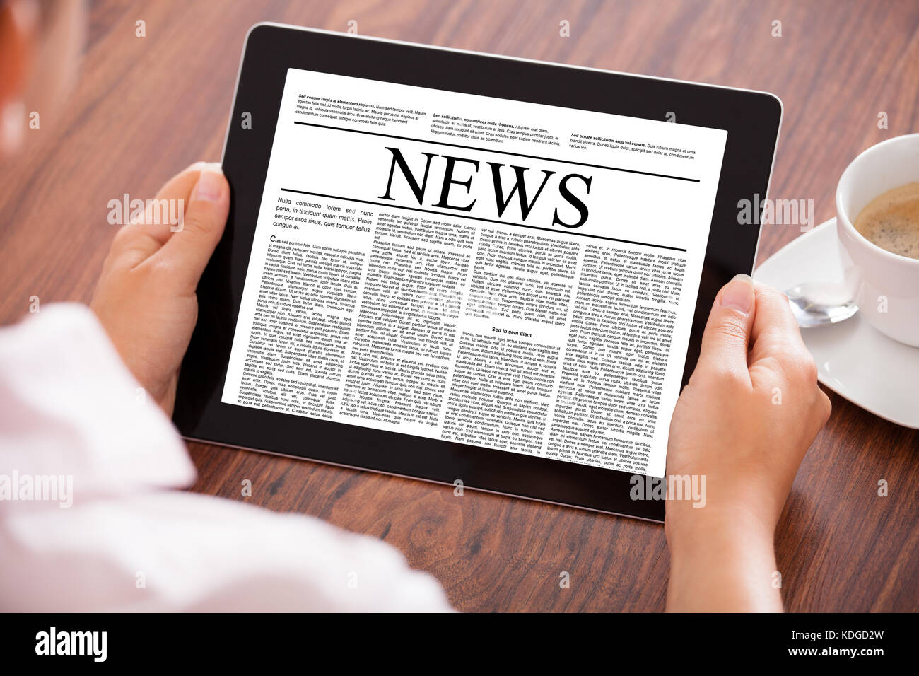 Article in newspaper hi-res stock photography and images - Alamy