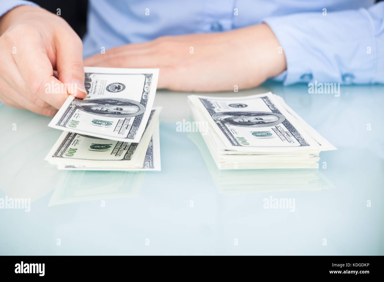 Cash counting bank note hi-res stock photography and images - Alamy