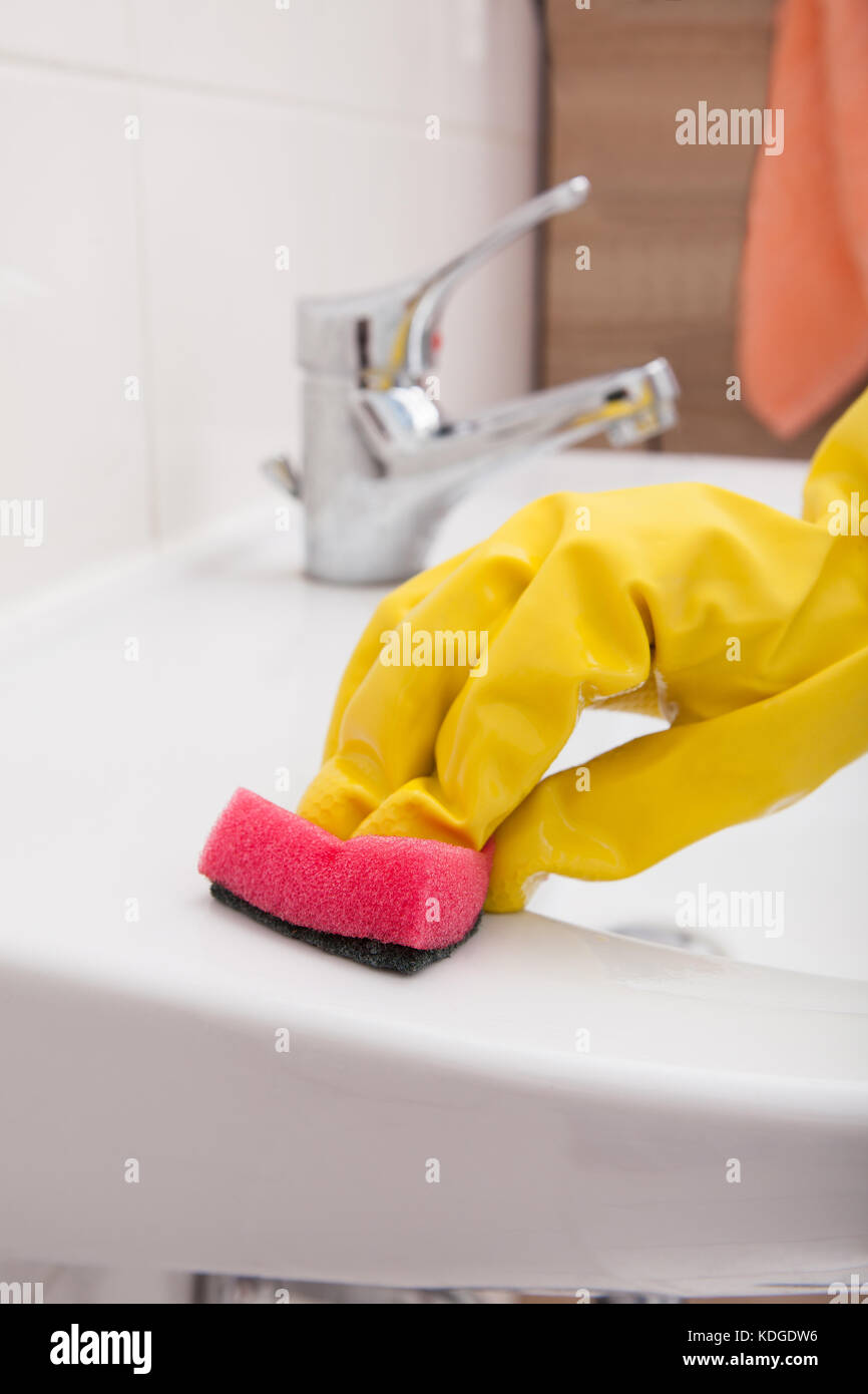 Hygiene people hand cleaning hi-res stock photography and images - Alamy
