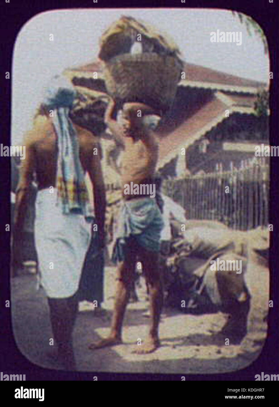 Man carrying basket on his head hi-res stock photography and images - Alamy