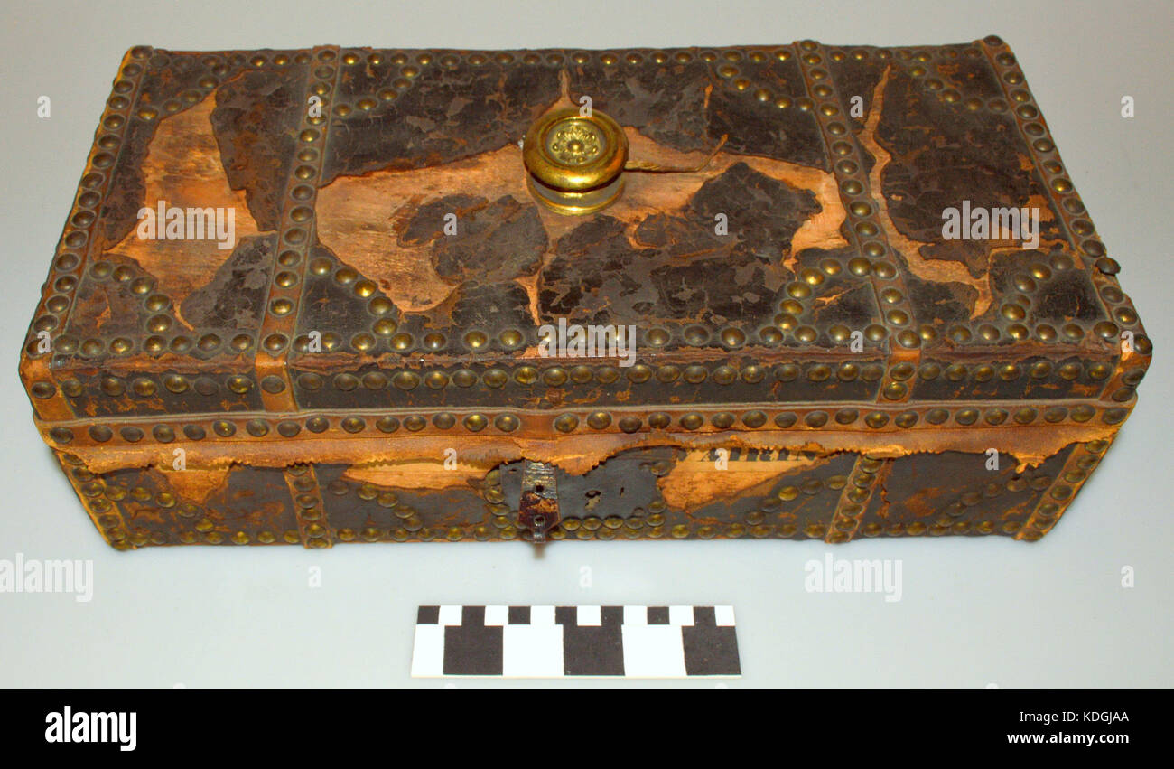 Small Leather Trunk Stock Photo - Alamy