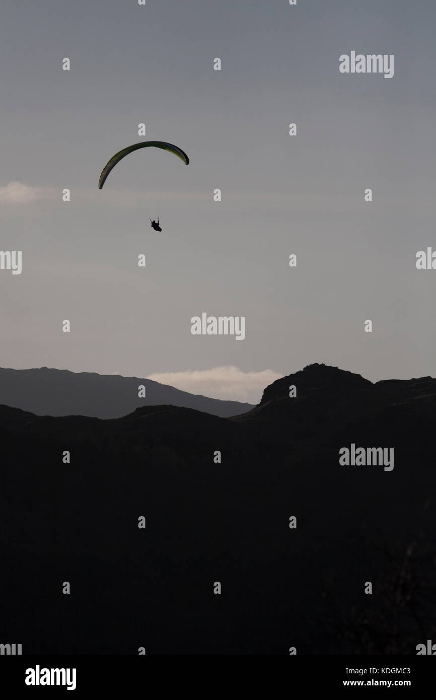 Paraglider over lake hi-res stock photography and images - Alamy