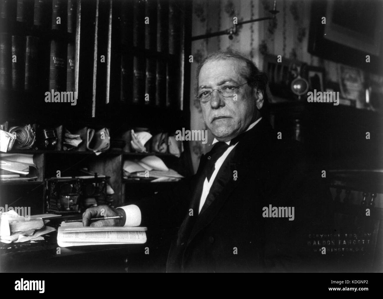 Samuel Gompers at desk cph.3b09558 Stock Photo - Alamy