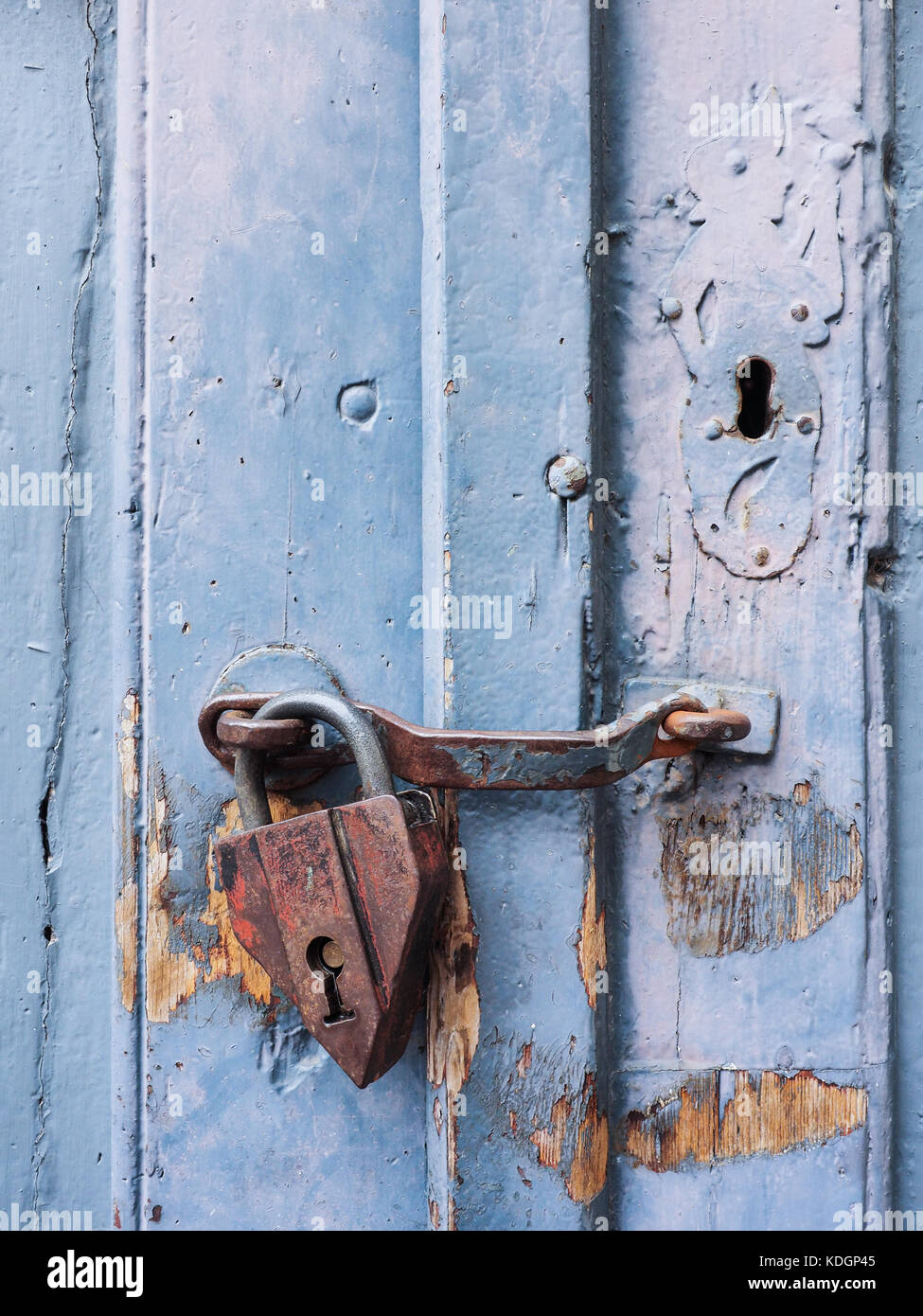 Padlock architecture hi-res stock photography and images - Alamy