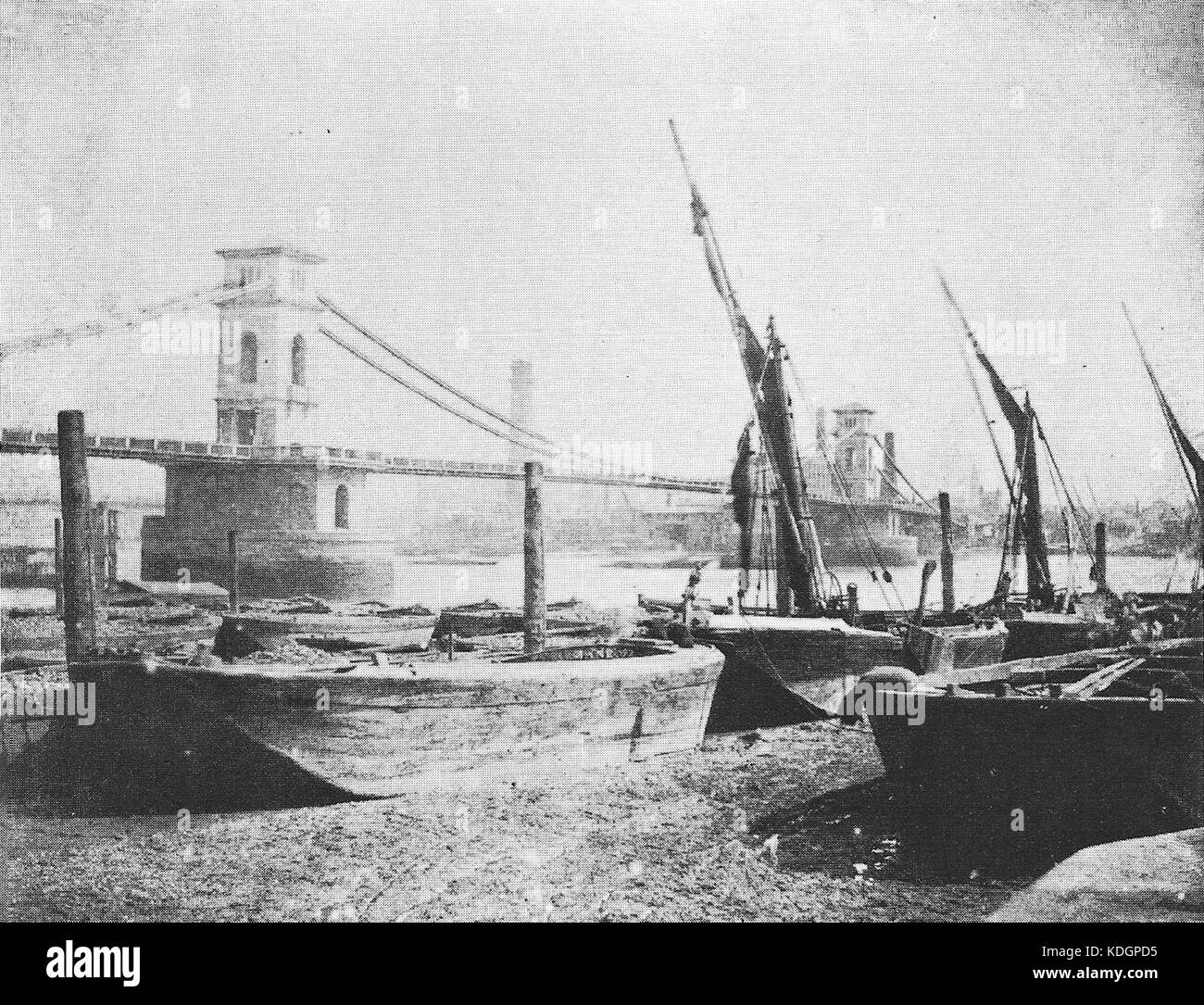 Old hungerford bridge Black and White Stock Photos & Images - Alamy