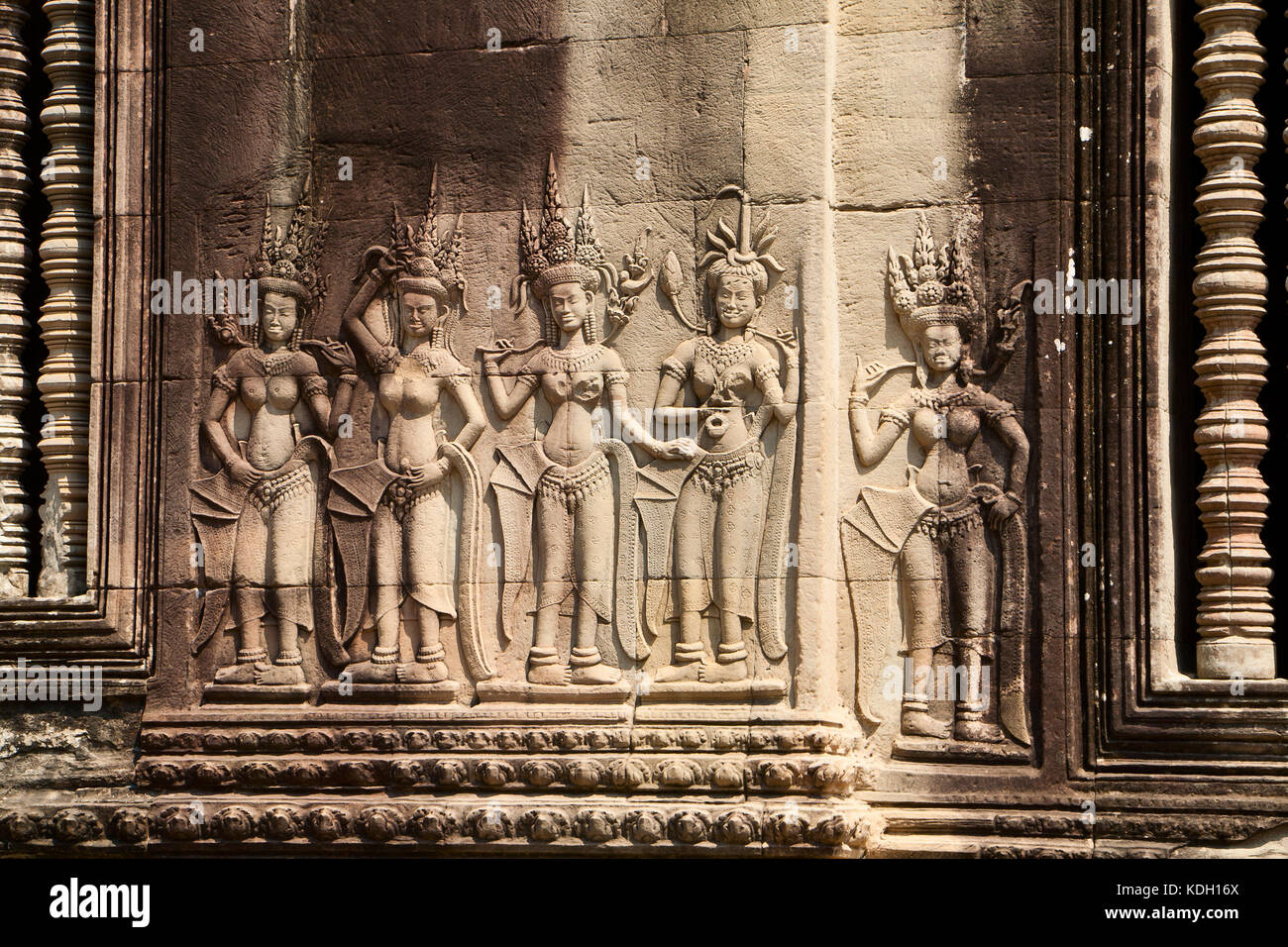 Stone carvings in the temple of Angkor Wat Stock Photo - Alamy