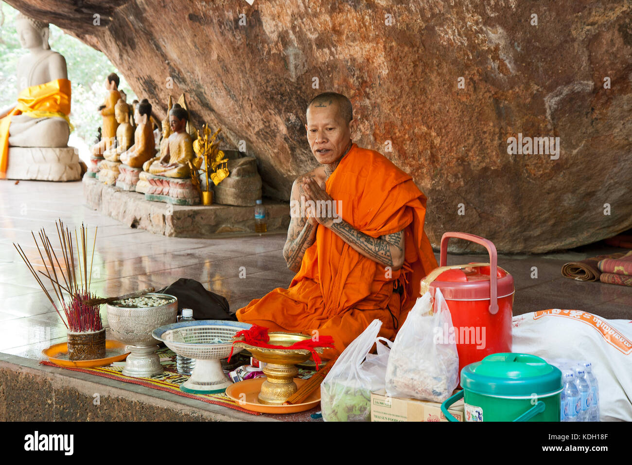 Buddhist monk praying hands hi-res stock photography and images - Alamy