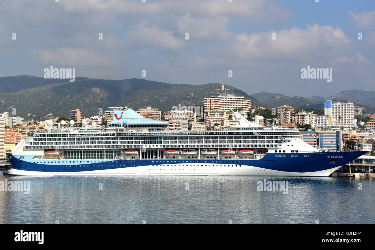 Tui discovery liner hi-res stock photography and images - Alamy