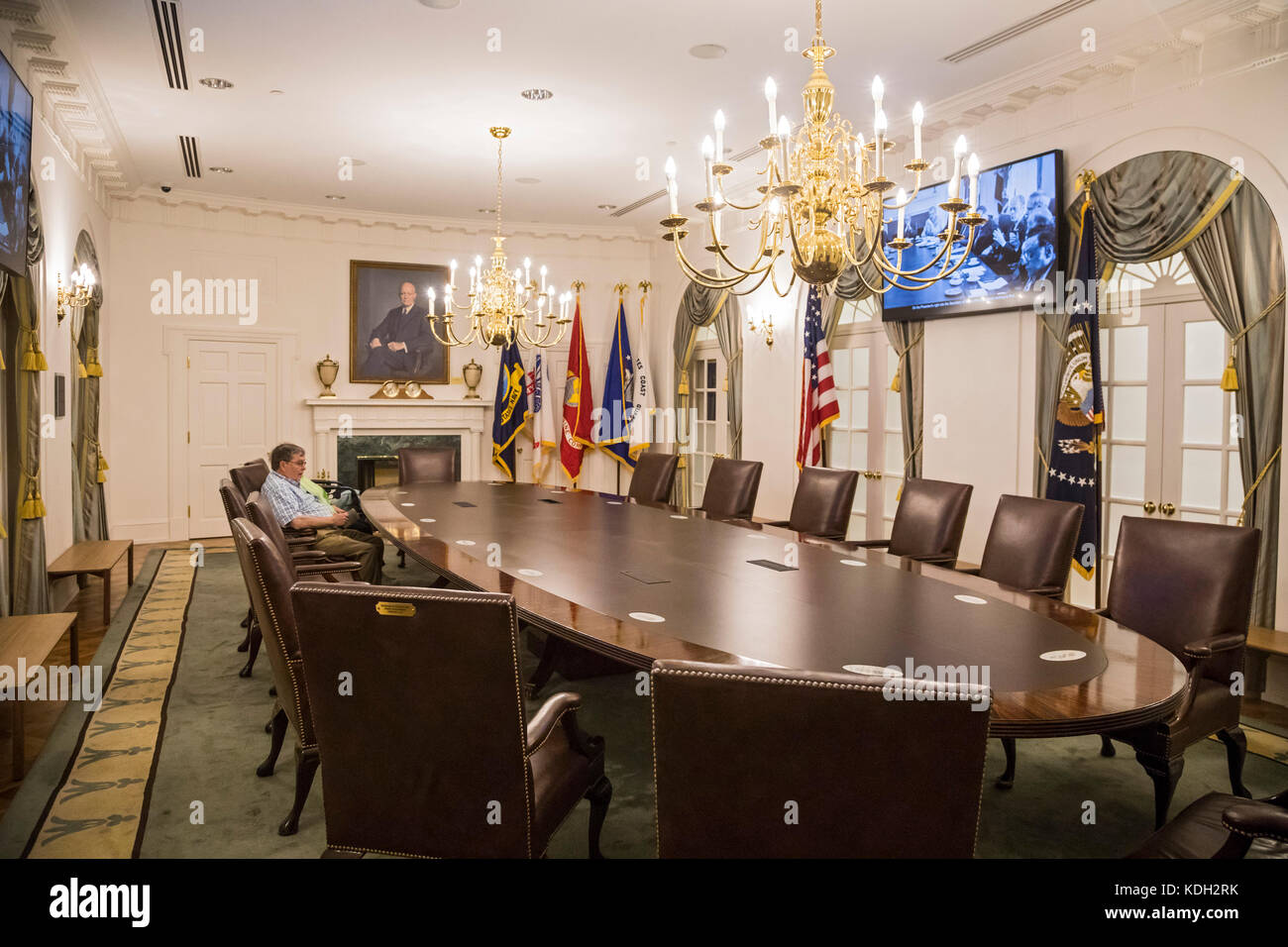 White house cabinet room hi-res stock photography and images - Alamy