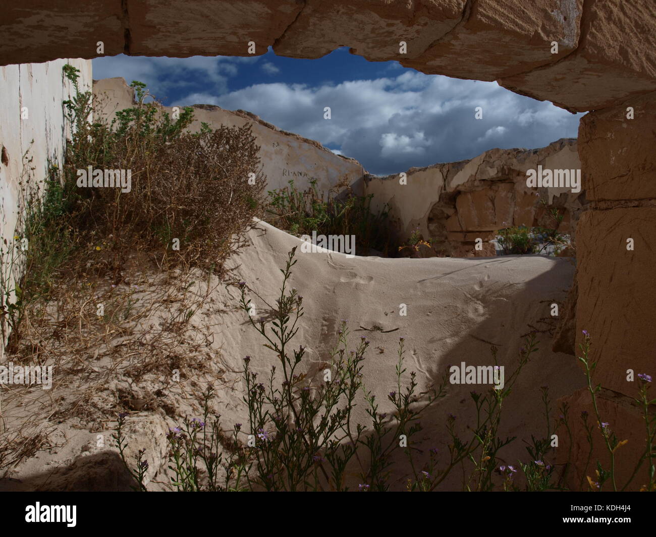 Buried in sand dunes hi-res stock photography and images - Alamy