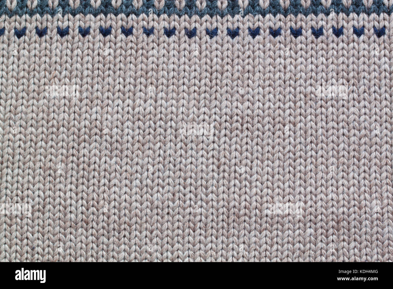 Grey and beige realistic knitting pattern. Wool Stock Photo - Alamy