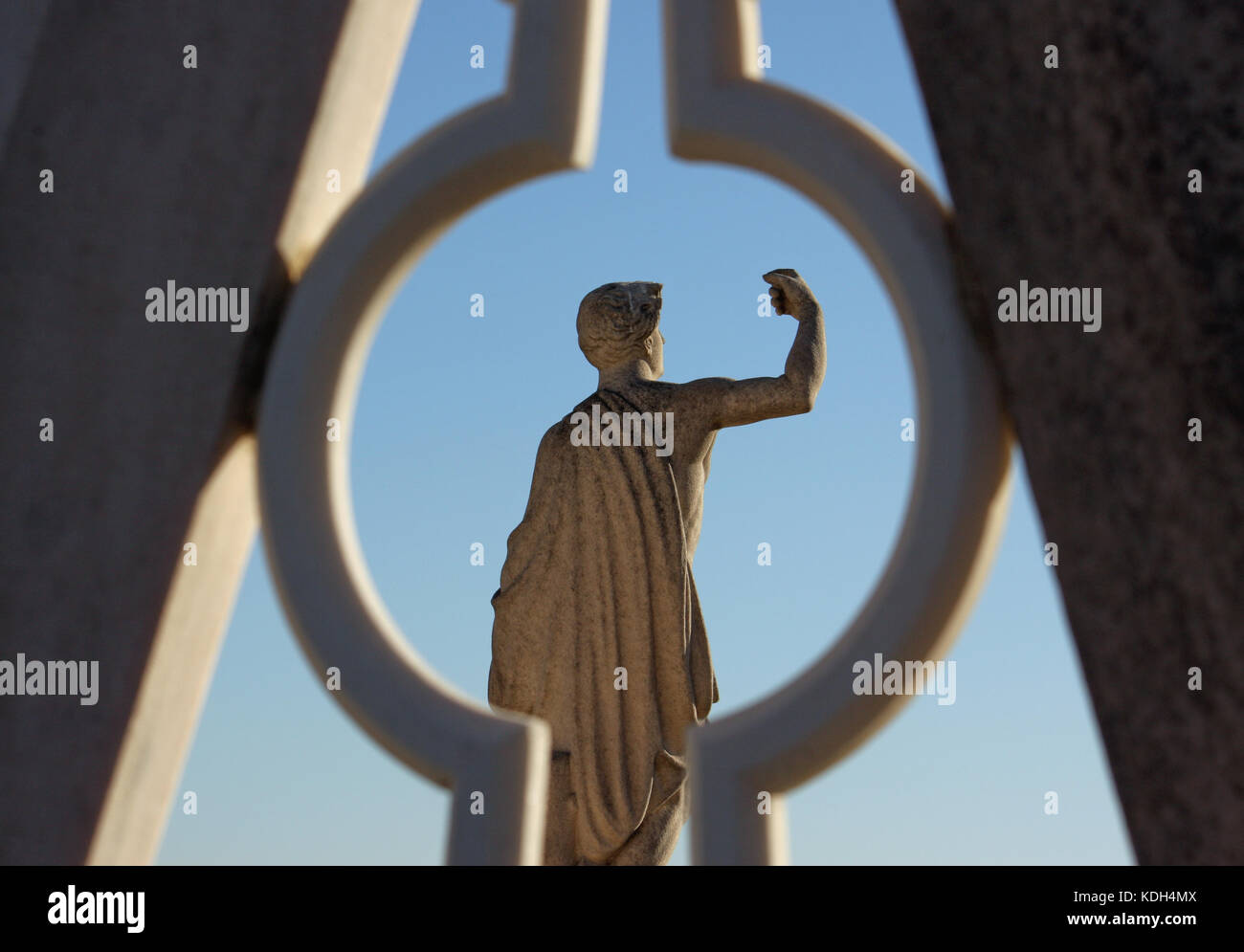 Hand fist statue hi-res stock photography and images - Alamy