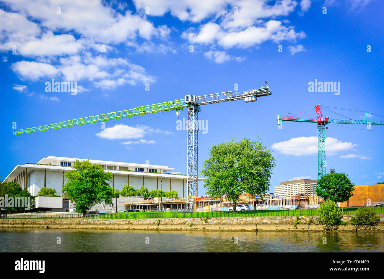 The John F. Kennedy Center for the Performing Arts building with ...