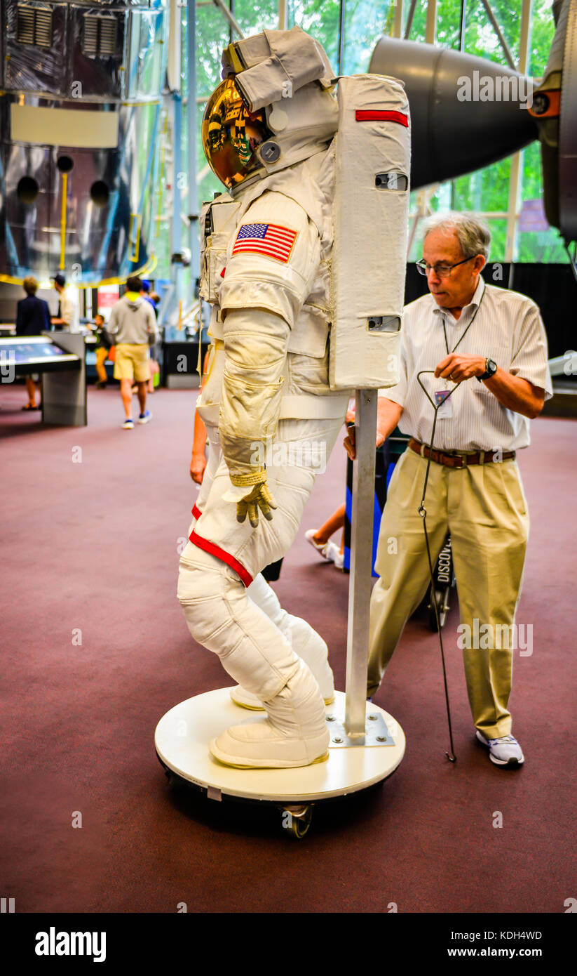 Astronaut Space Suit Display Stock Photos & Astronaut Space Suit ...