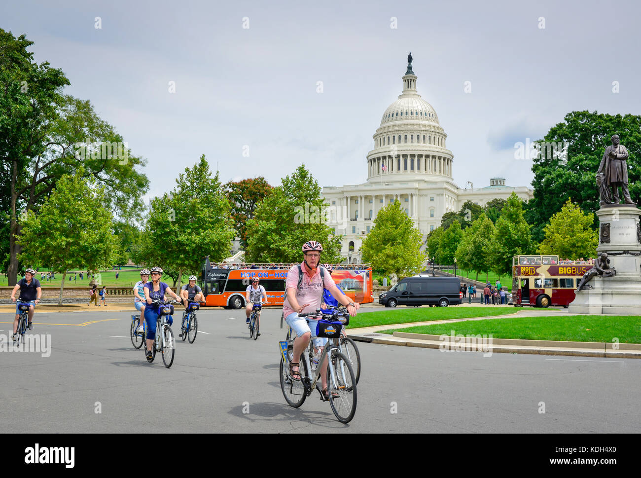Bicycle tourists in front of the US Capitol Building in Washington, DC ...