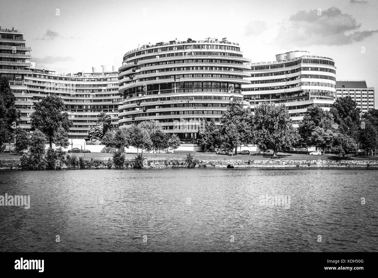 View from the Potomac River of the infamous Watergate Complex in ...